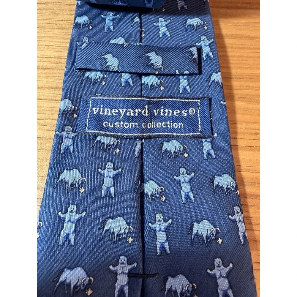 Vineyard Vines | Accessories | Vineyard Vines Blue Bull Bear Motif Mens ...